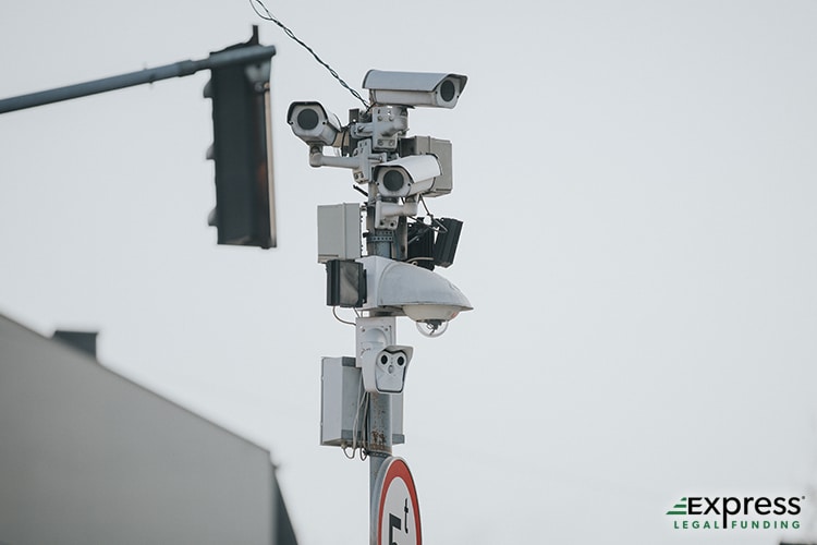 Flashing Red or Yellow Lights and Right-of-Way Accidents