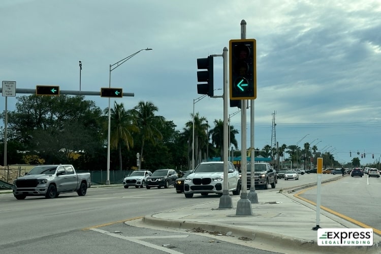 Flashing Red or Yellow Lights and Right-of-Way Accidents